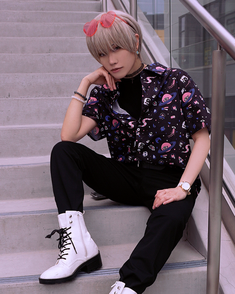 Button-Up: GALAXY – KINWAMONSTER